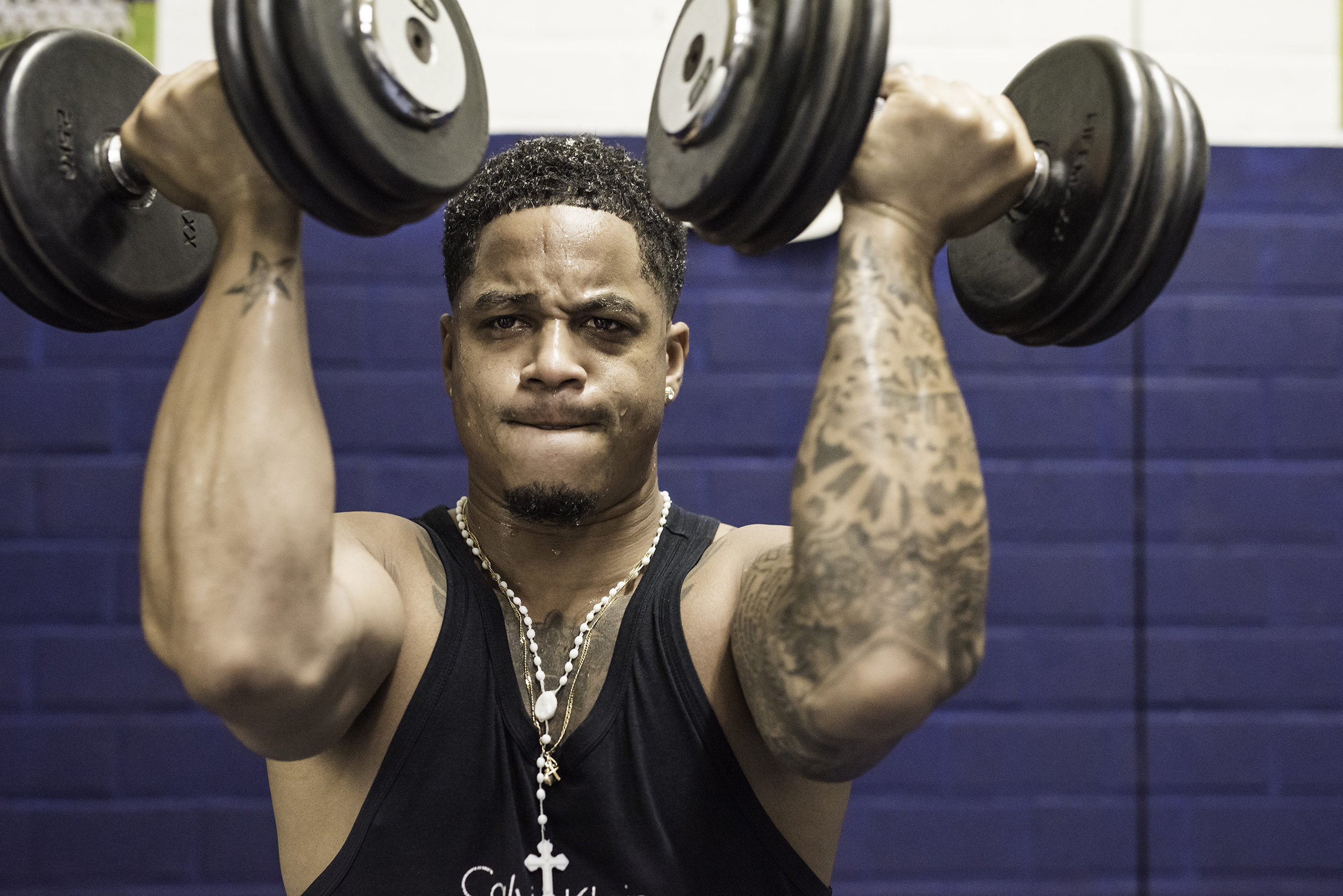 Dwayne Kemp neemt de Rotterdamse tweekleur altijd mee! - Rotterdam Make ...